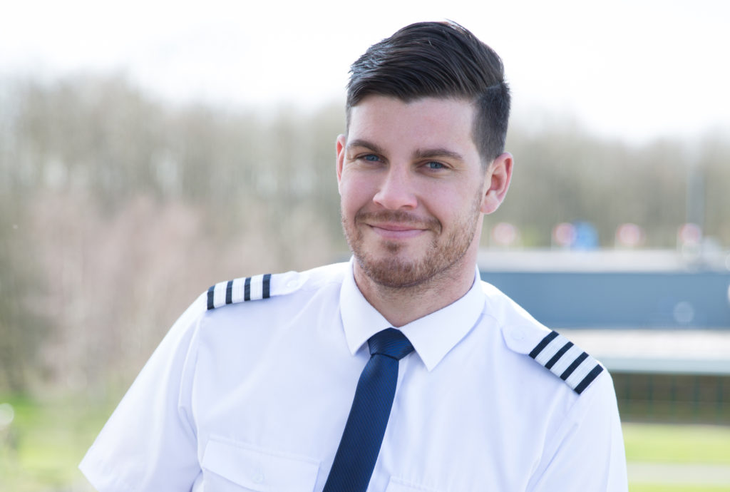 Private Jet Pilot Raymon Cohen - Travel like a ChackPacker